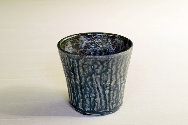 流れる模様のカップ iFw-016 | iichi 日々の暮らしを心地よくするハンドメイドやアンティークのマーケットプレイス