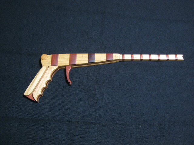 ゴム鉄砲：オニヤンマ | iichi 日々の暮らしを心地よくするハンドメイドやアンティークのマーケットプレイス