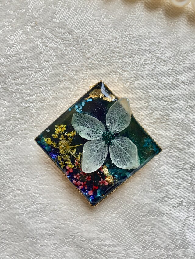 3ways (帯留め/スカーフ・ストール留/ペンダントトップ) 押し花入り | iichi 日々の暮らしを心地よくするハンドメイドやアンティークのマーケットプレイス