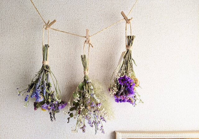 2way！グリーンスモークツリー＆紫スターチスなどの涼しげミニスワッグのモビール | iichi ハンドメイド・クラフト作品・手仕事品の通販