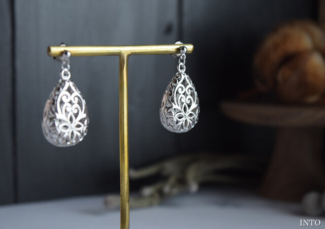 予約受付中》Pt900 Filigree drop pierce｜日本製プラチナスタッドピアス | iichi ハンドメイド・クラフト作品・手仕事品の通販