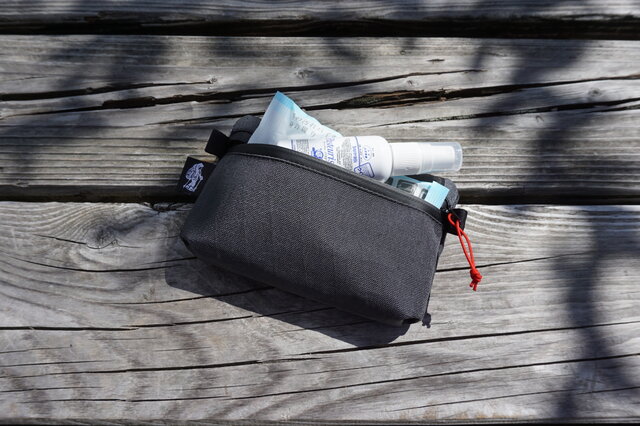 えくぼポーチ Large & rugged | iichi 日々の暮らしを心地よくするハンドメイドやアンティークのマーケットプレイス