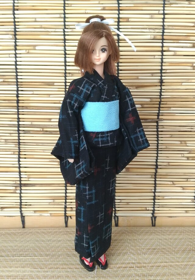 「井桁重なる浴衣…黒」27cmドール着物 | iichi ハンドメイド・クラフト作品・手仕事品の通販
