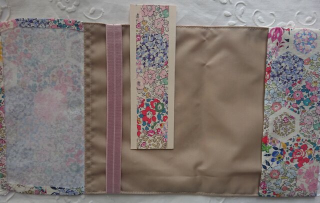 リバティプリント 文庫用(Patchwork Stories) | iichi ハンドメイド・クラフト作品・手仕事品の通販