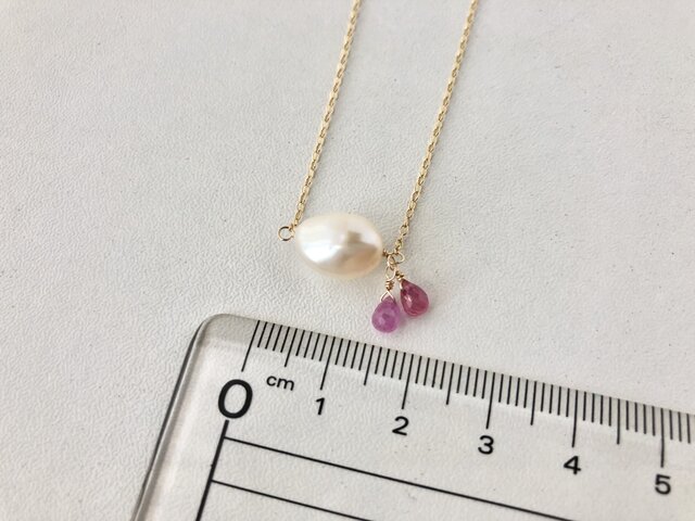 大粒パールと色石のネックレス A | iichi 日々の暮らしを心地よくするハンドメイドやアンティークのマーケットプレイス