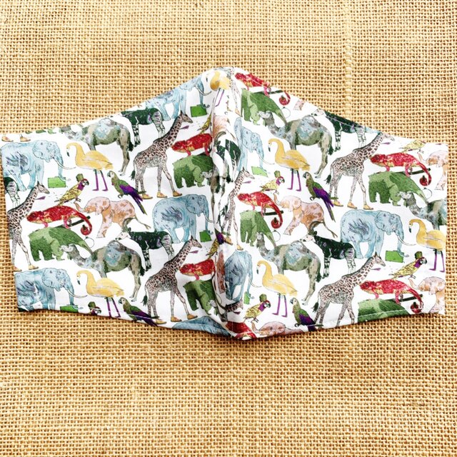 【Liberty リバティ】立体マスク すっぽり大きめ ＜Queue for the Zoo＞(キューフォーザズー)グリーン | iichi ハンドメイド・クラフト作品・手仕事品の通販