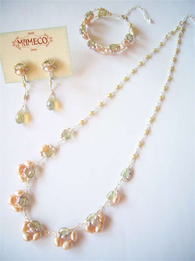 パール＆アースカラーのブレスレット（no-420） | iichi ハンドメイド・クラフト作品・手仕事品の通販