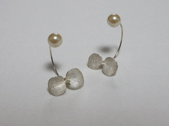 2leaves bud pierced earring(3ways) | iichi 日々の暮らしを心地よくするハンドメイドやアンティークのマーケットプレイス