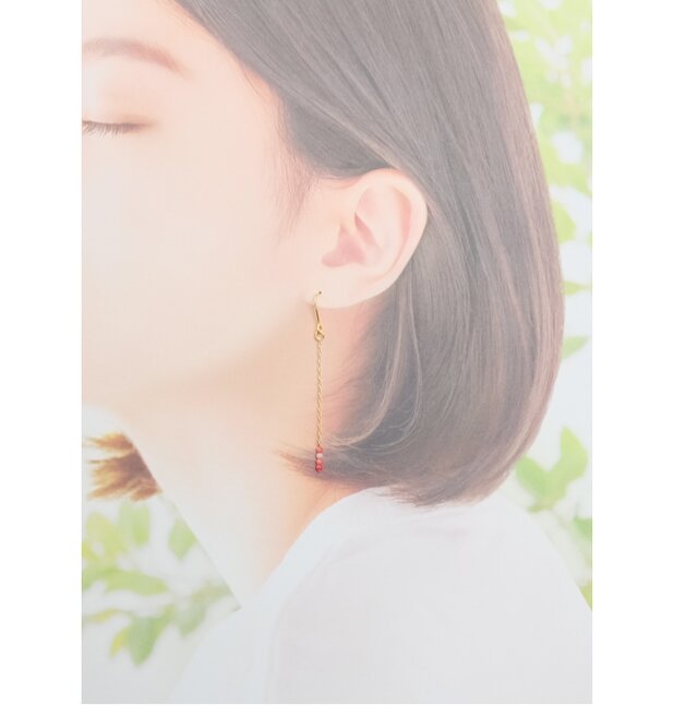 G64【3月の誕生石】極小サンゴのチェーンピアス（パーツ変更可） | iichi ハンドメイド・クラフト作品・手仕事品の通販