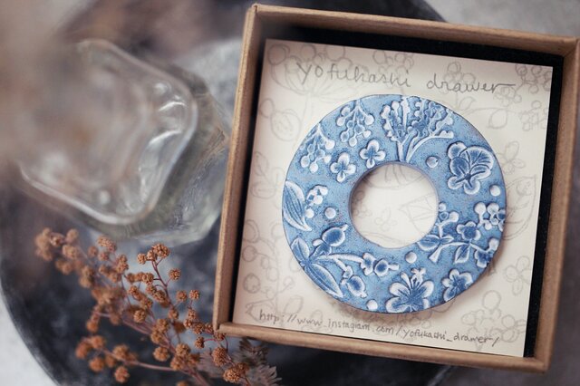 陶土の草花ブローチ : : : 475 | iichi ハンドメイド・クラフト作品・手仕事品の通販