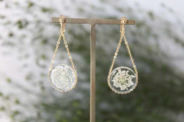 drop -レースフラワー-（イヤリング） #823 | iichi 日々の暮らしを心地よくするハンドメイドやアンティークのマーケットプレイス