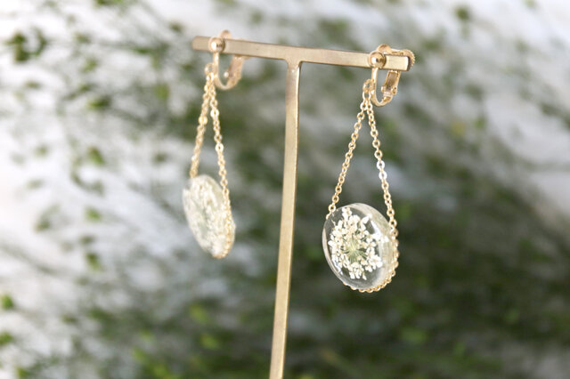 drop -レースフラワー-（イヤリング） #823 | iichi 日々の暮らしを心地よくするハンドメイドやアンティークのマーケットプレイス