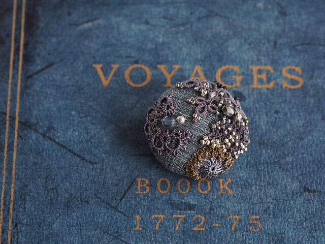 黒く霞む月【ブローチ】 | iichi ハンドメイド・クラフト作品・手仕事品の通販