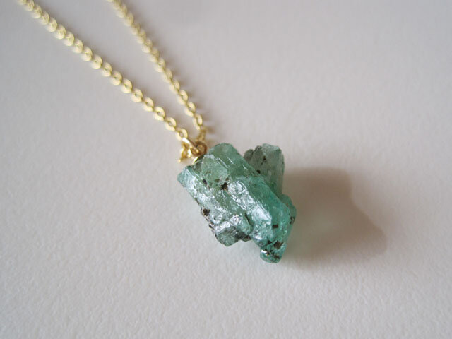 レア☆エメラルドの原石ネックレス 結晶柱/エチオピア産 14kg | iichi ハンドメイド・クラフト作品・手仕事品の通販