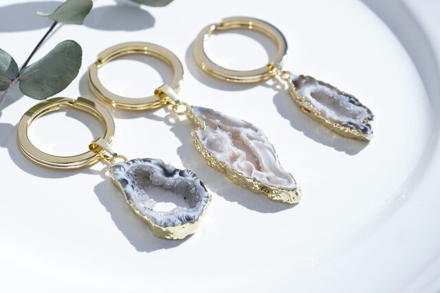 *アゲート スライスジオード キーホルダー* 03 | iichi ハンドメイド・クラフト作品・手仕事品の通販