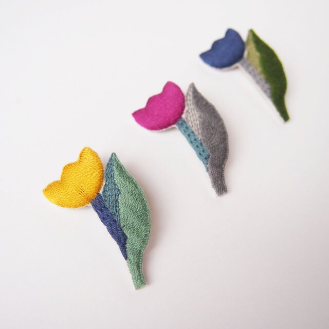[受注制作]チューリップの刺繍ブローチ（magenta） | iichi ハンドメイド・クラフト作品・手仕事品の通販
