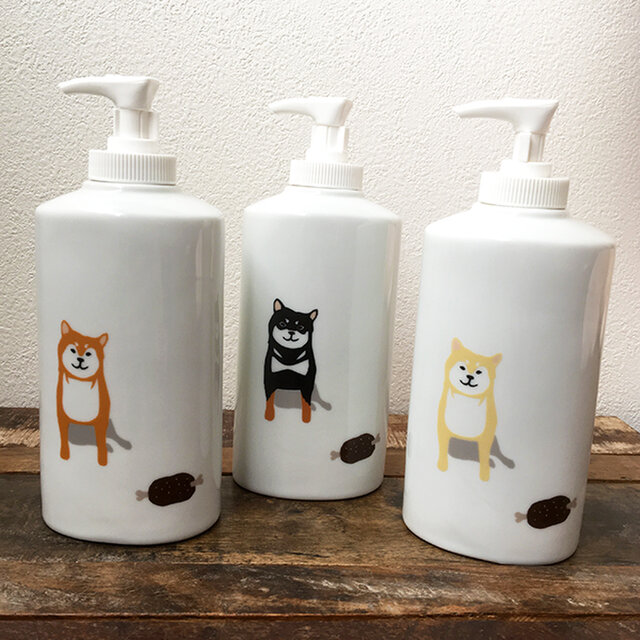 柴犬 シャンプーボトル 3色★ 白磁 楕円形 ソープ ローション ディスペンサー 500ml | iichi ハンドメイド・クラフト作品・手仕事品の通販