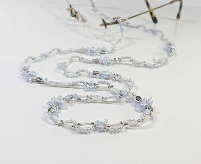 ビーズのメガネチェーン2wayバージョン ライトブルー(Ch-m-05) ＊受注制作＊ | iichi ハンドメイド・クラフト作品・手仕事品の通販