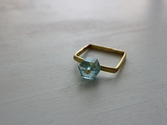 3月誕生石＊アクアマリン＊ヘキサゴンカット＊スクエアリング＊真鍮＊no.517 | iichi ハンドメイド・クラフト作品・手仕事品の通販