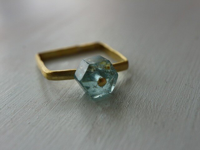 3月誕生石＊アクアマリン＊ヘキサゴンカット＊スクエアリング＊真鍮＊no.517 | iichi ハンドメイド・クラフト作品・手仕事品の通販