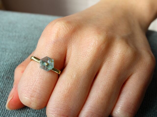3月誕生石＊アクアマリン＊ヘキサゴンカット＊スクエアリング＊真鍮＊no.517 | iichi ハンドメイド・クラフト作品・手仕事品の通販
