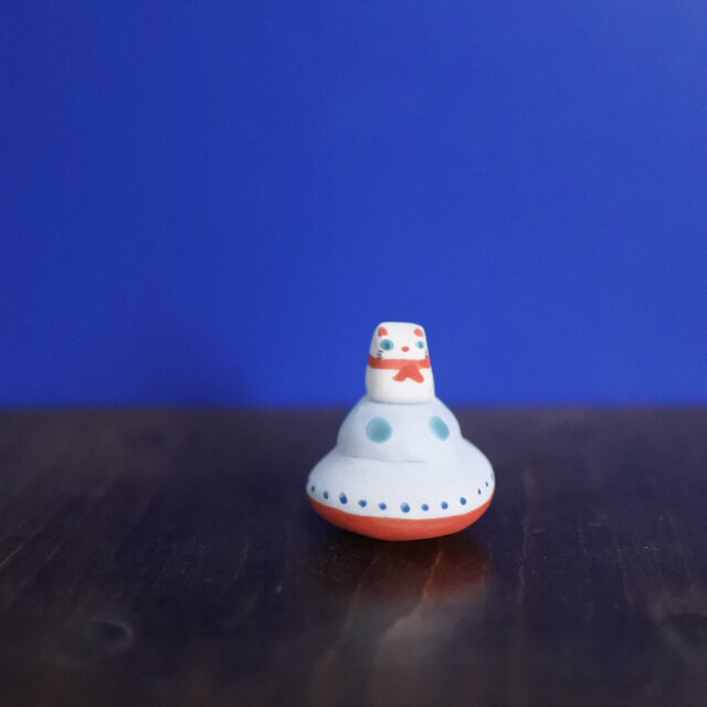 WHITE CAT【UFO】 | iichi ハンドメイド・クラフト作品・手仕事品の通販