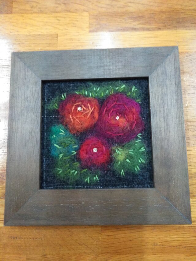 原毛と刺繍のバラの額★148×148㎜ | iichi ハンドメイド・クラフト作品・手仕事品の通販