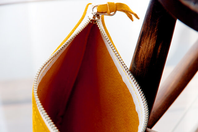 《RUSSETY》フラットポーチ Regular マリーゴールド | iichi ハンドメイド・クラフト作品・手仕事品の通販