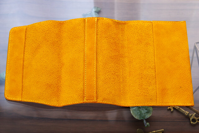 《RUSSETY》ブックカバー 文庫サイズ マリーゴールド | iichi 日々の暮らしを心地よくするハンドメイドやアンティークのマーケットプレイス