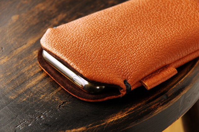 《RUSSETY》レザースリーブケース Regular iPhone・スマホケース ブラック | iichi ハンドメイド・クラフト作品・手仕事品の通販