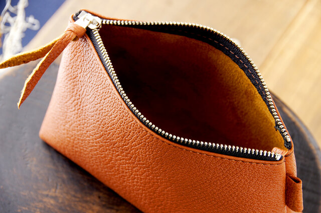 《RUSSETY》スクエアポーチ Regular ブラック | iichi ハンドメイド・クラフト作品・手仕事品の通販