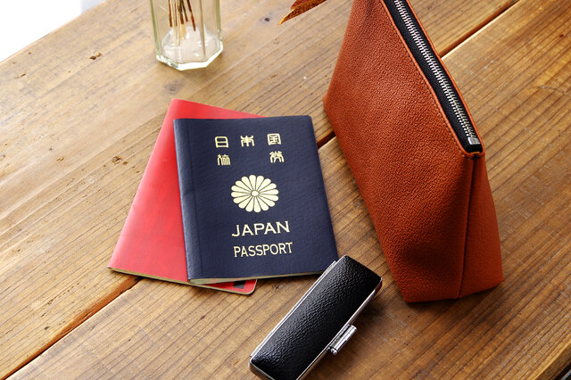 《RUSSETY》スクエアポーチ Regular ブラック | iichi ハンドメイド・クラフト作品・手仕事品の通販