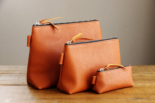 《RUSSETY》スクエアポーチ Regular サドルブラウン | iichi ハンドメイド・クラフト作品・手仕事品の通販