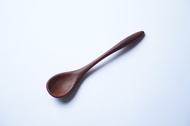 木のデザートスプーン（ウォルナット）A002-0 | iichi 日々の暮らしを心地よくするハンドメイドやアンティークのマーケットプレイス