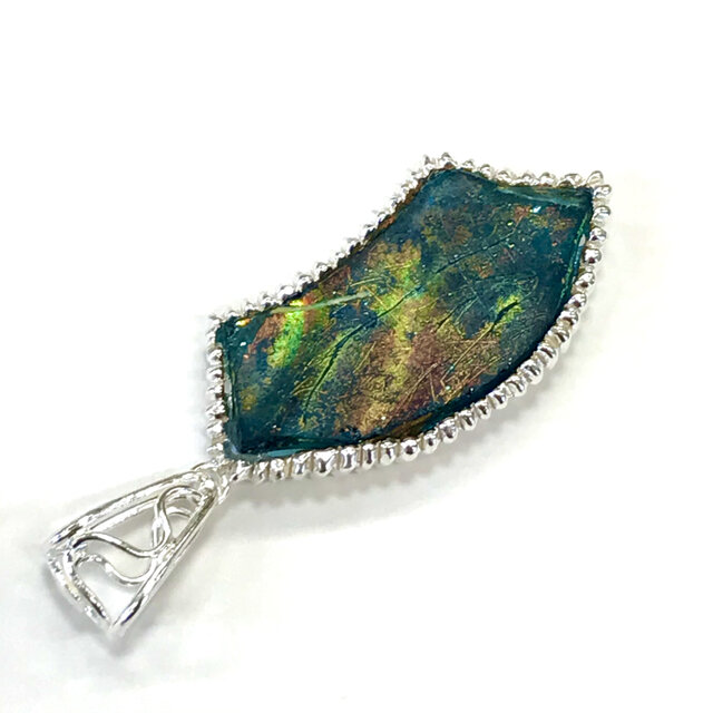 水に濡れるとあれ！普通のガラス片乾くと色は復活します。ローマングラス(送料無料) | iichi ハンドメイド・クラフト作品・手仕事品の通販