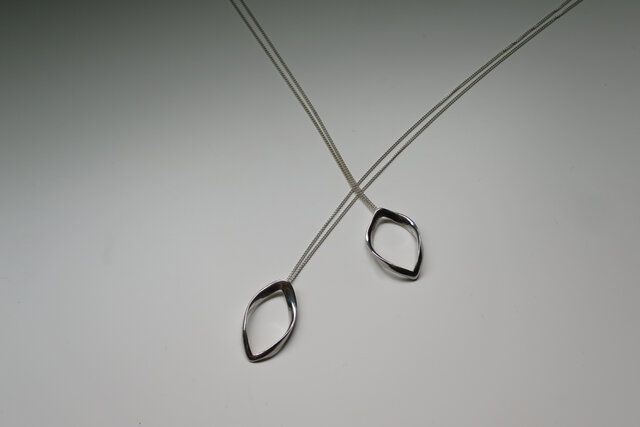 streamline necklace (2021SS new item ) | iichi 日々の暮らしを心地よくするハンドメイドや ...
