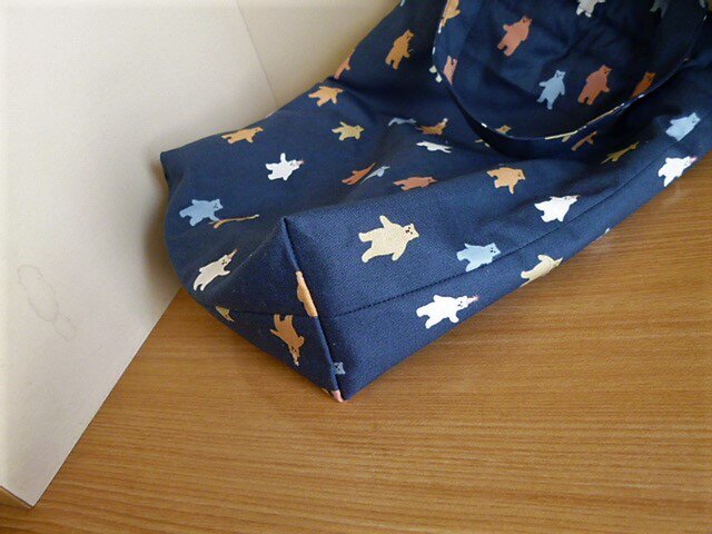 保温保冷シート付き巾着型エコバッグ（カラフルクマ） | iichi ハンドメイド・クラフト作品・手仕事品の通販