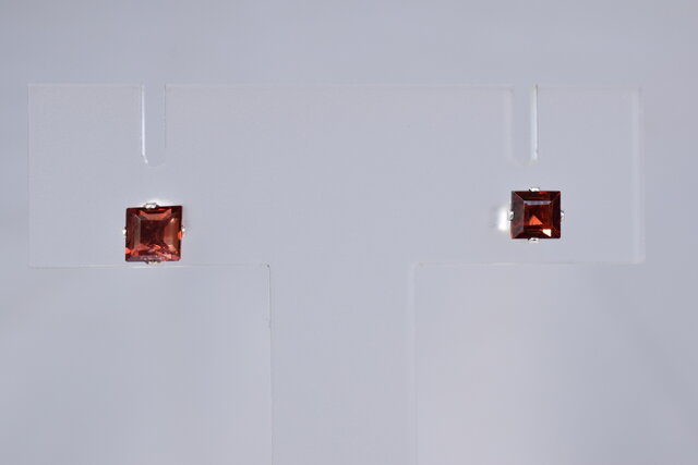 ガーネットのピアス(プリンセスカット) | iichi ハンドメイド・クラフト作品・手仕事品の通販