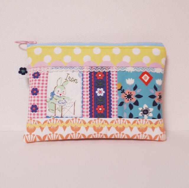 ふっくらフラットポーチ | iichi ハンドメイド・クラフト作品・手仕事品の通販