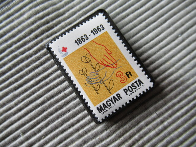 ハンガリー 切手ブローチ 7405 | iichi ハンドメイド・クラフト作品・手仕事品の通販