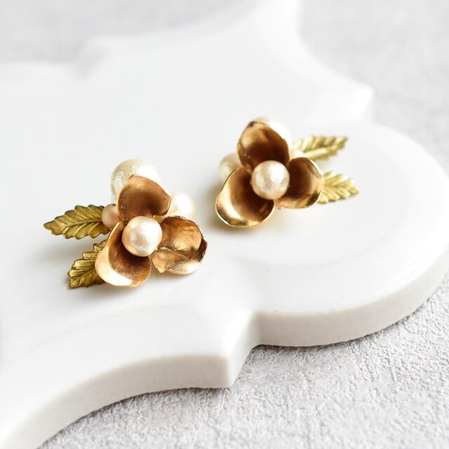 【ピアス】ヴィンテージ ブラス（真鍮）の花束 Ⅲ | iichi ハンドメイド・クラフト作品・手仕事品の通販