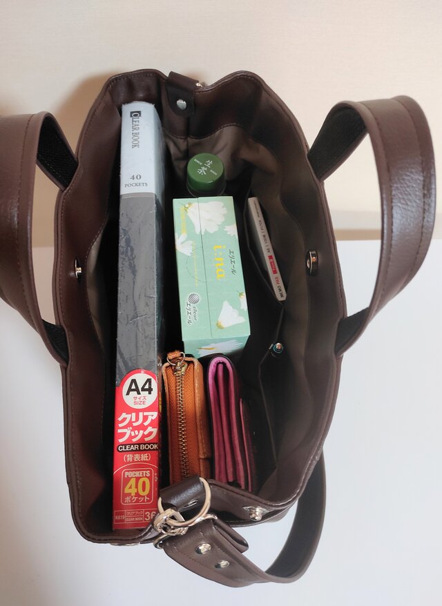 ポケットいっぱい2wayバッグ（ピスタチオグリーンレザーpvc） | iichi 日々の暮らしを心地よくするハンドメイドやアンティークのマーケットプレイス