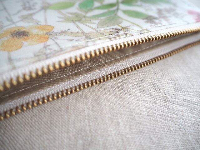 ラミネートラウンドポーチ 「Irma」 | iichi ハンドメイド・クラフト作品・手仕事品の通販