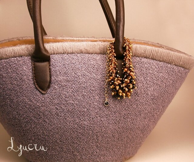 ビジューマルチチャーム【ブラックMIX】 | iichi 日々の暮らしを心地よくするハンドメイドやアンティークのマーケットプレイス