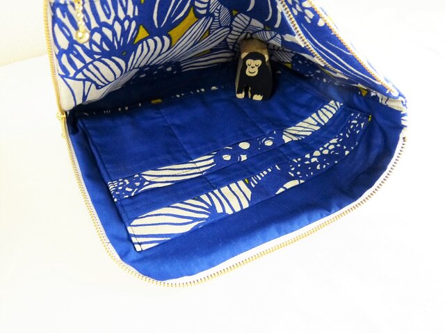 9枚ｶｰﾄﾞﾎﾟｹｯﾄ付ﾏﾙﾁｹｰｽ grandfiore-blu | iichi 日々の暮らしを心地よくするハンドメイドやアンティークのマーケットプレイス