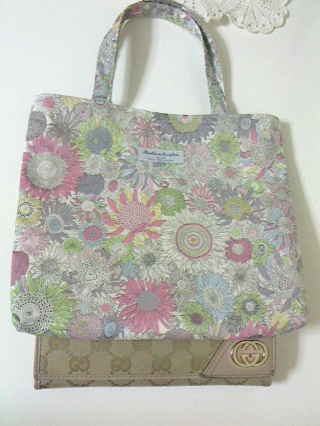 リバティminiバッグ fluttering | iichi ハンドメイド・クラフト作品・手仕事品の通販
