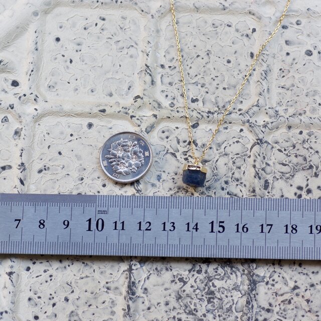 サファイア 原石 ネックレス 一点もの 【9月の誕生石】 天然石 鉱物 アクセサリー パワーストーン (No.1098) | iichi ハンドメイド・クラフト作品・手仕事品の通販