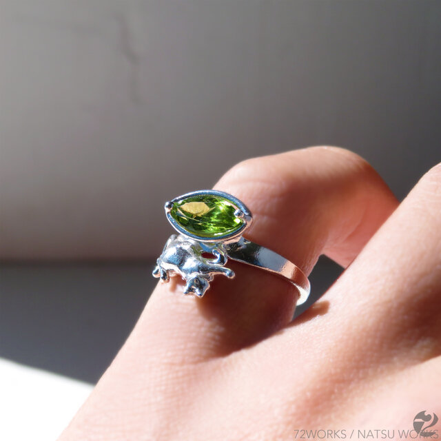 ペリドットと猫 リング ＊ Peridot & Cat Ring | iichi ハンドメイド・クラフト作品・手仕事品の通販