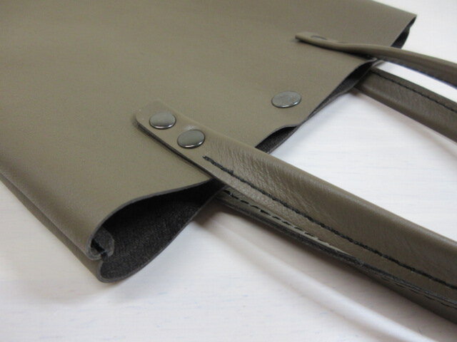 《牛革》ちょい持ちミニトート♪グレージュ・ソフトシュリンク・ワンレザー仕上げ・0293 | iichi ハンドメイド・クラフト作品・手仕事品の通販