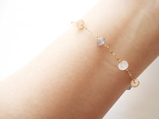 【14kgf】3色ムーンストーンのブレスレット | iichi 日々の暮らしを心地よくするハンドメイドやアンティークのマーケットプレイス